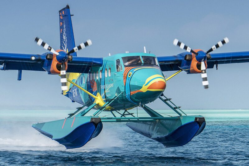 Four Seasons Maldives new private seaplane : the Flying Boxfish.